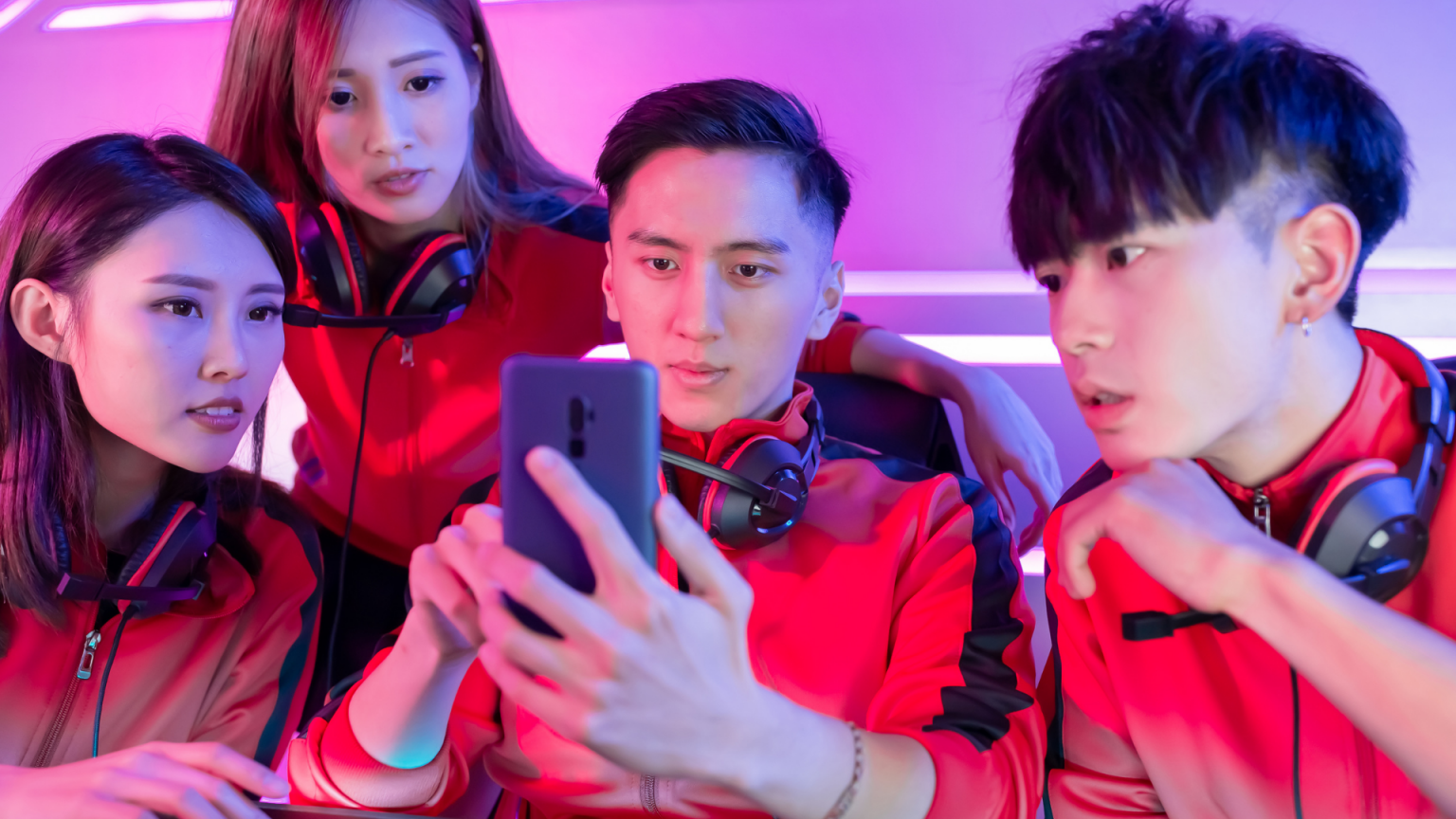Femme Gaming | What is eSports? 8 Facts You Should Know About the Industry